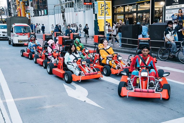 Kjør som Mario i Mario Go-Kart i Tokyo 🚗🍄 - JapanGuiden.no